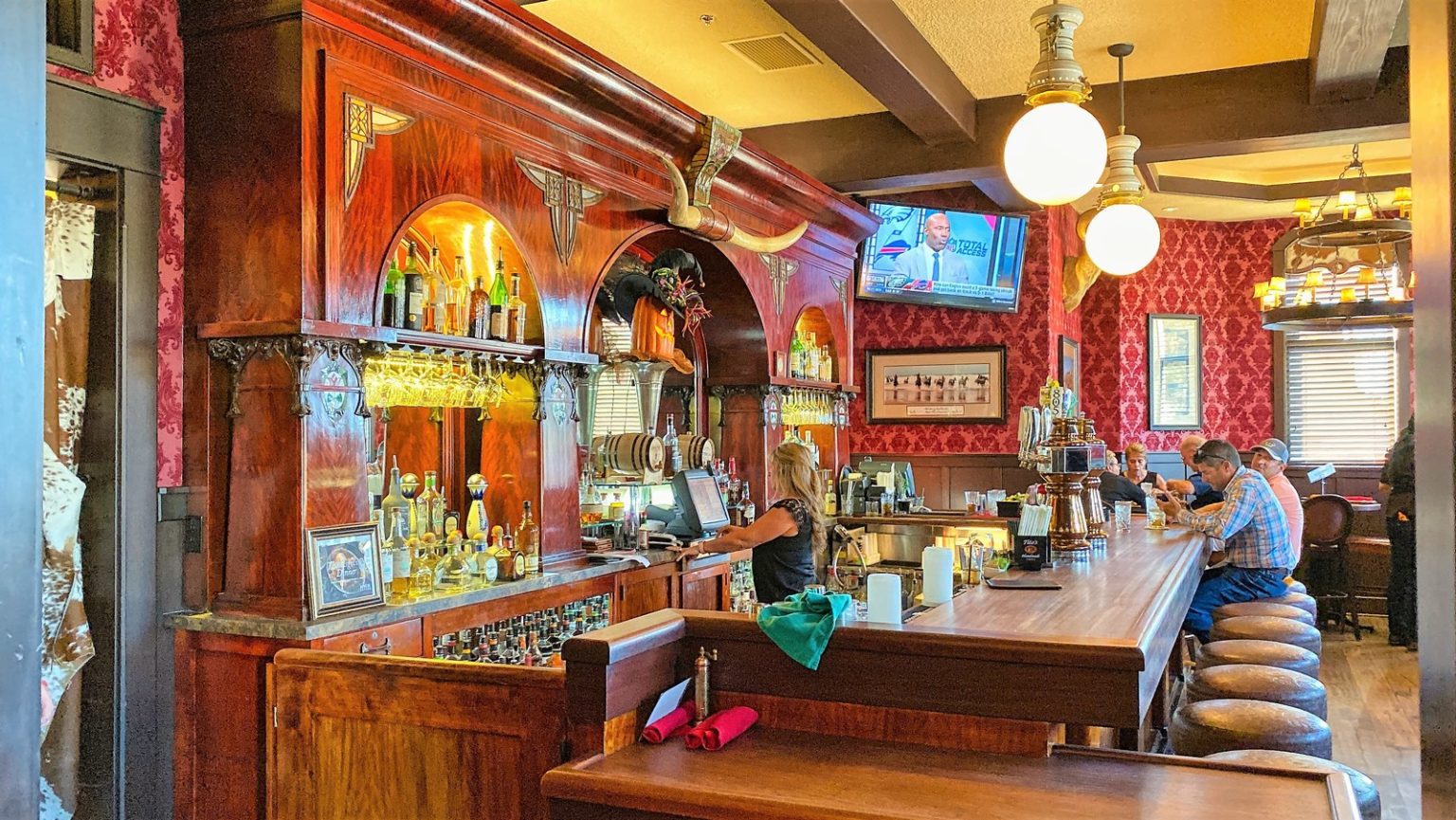 Explore 5 Fantastic Santa Maria Wineries for the First Time